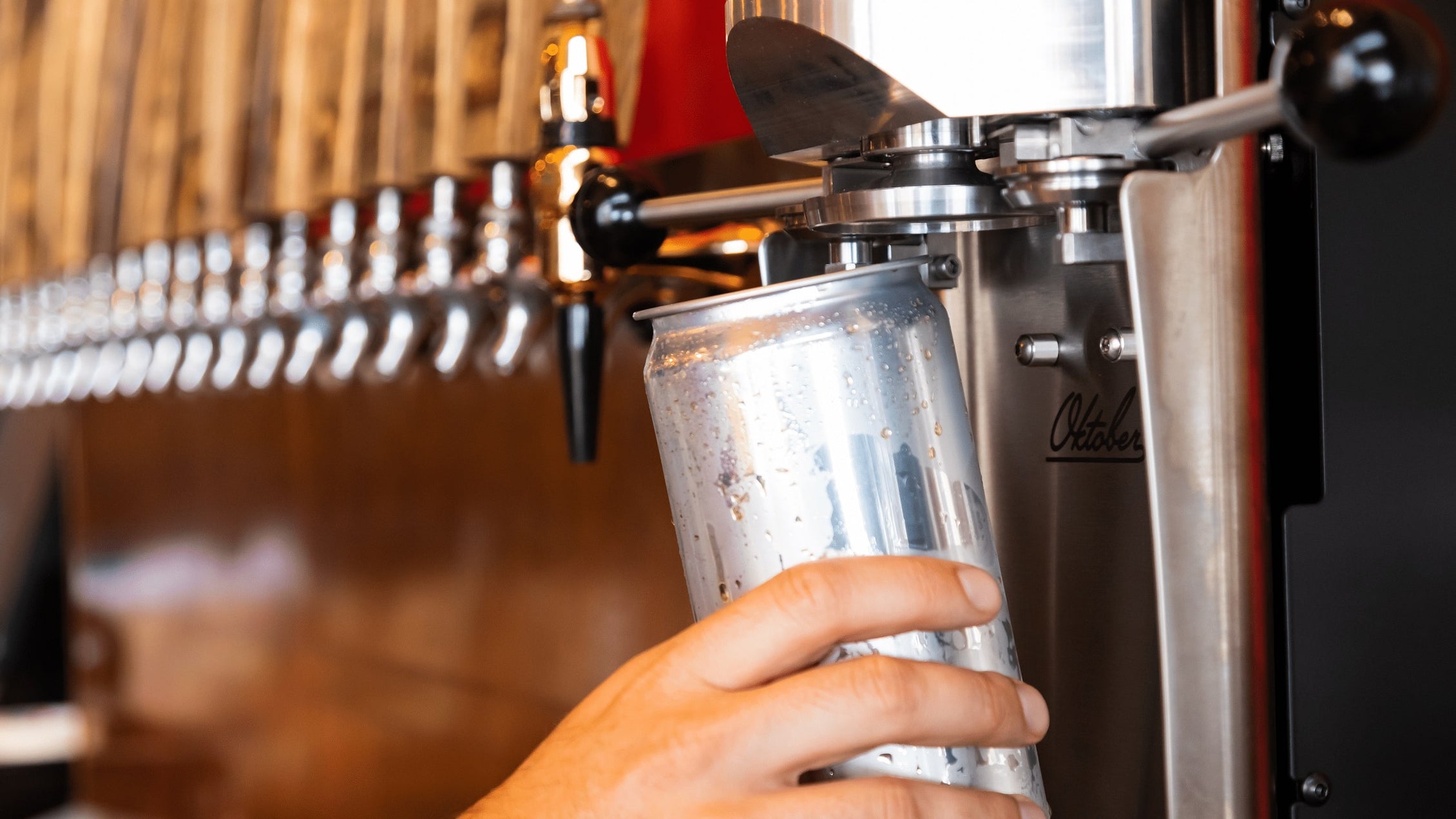 Crowler vs. Growler: Which Is Best for Breweries? | Oktober Can Seamers